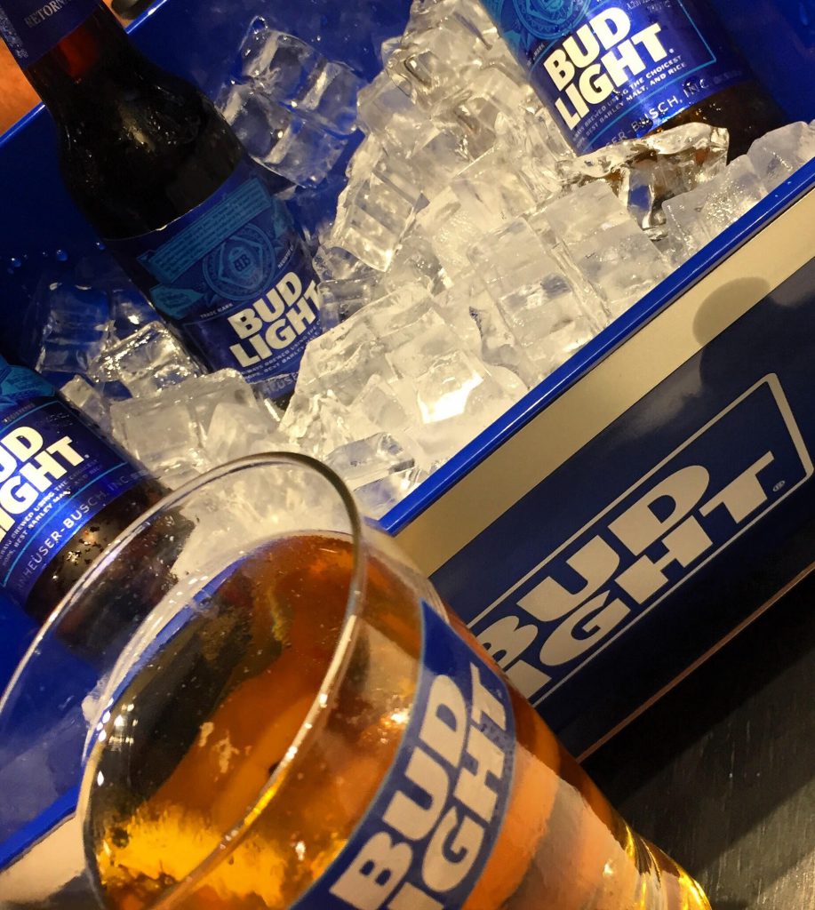 Bud Light presenta la campaña "Bud Light UFC" - Venus Media