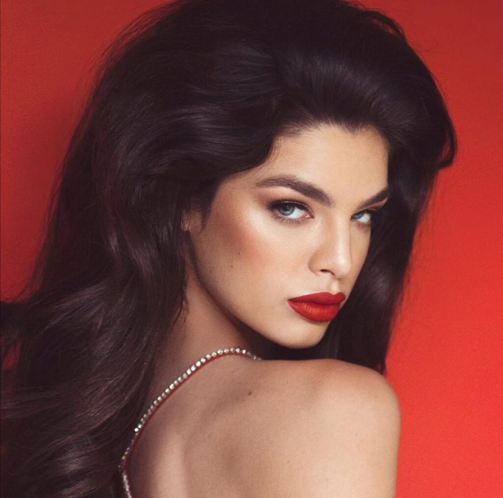 Modelo paraguaya vuelve a aparecer en revista internacional - Venus Media