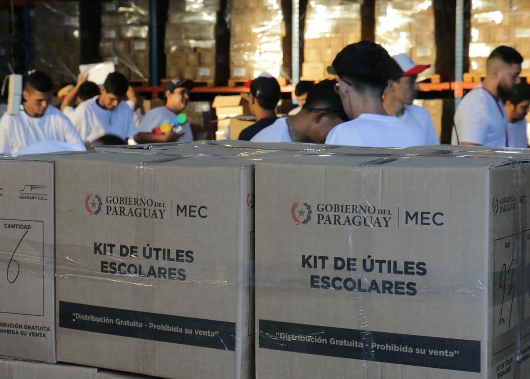 Adelantan entrega de kits escolares - Venus Media